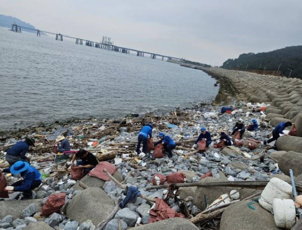 한국석유공사 거제지사, “지구를 살리는 G9 KNOC 플로깅 하반기 행사” 실시
